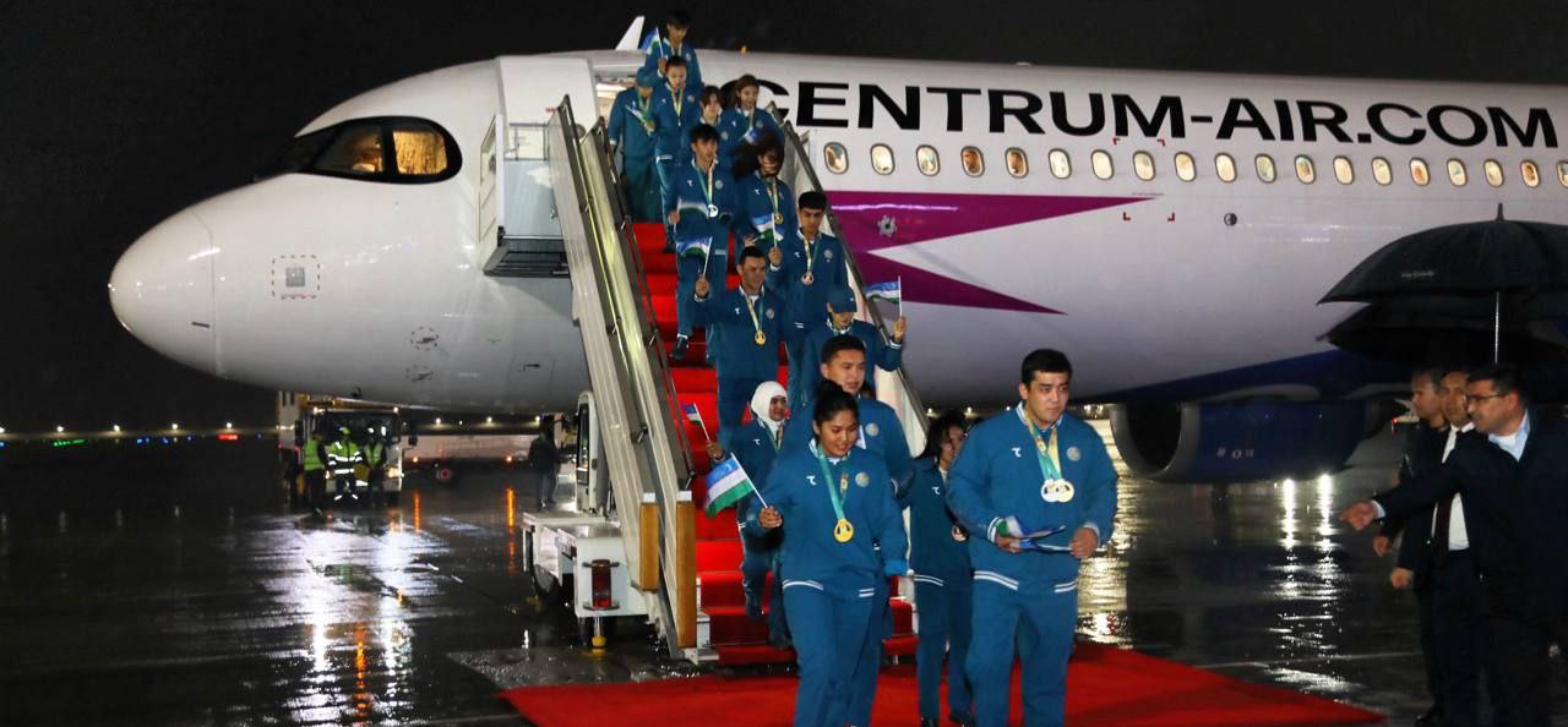 Centrum Air выполнила специальный рейс с юными параатлетами и совершила ...